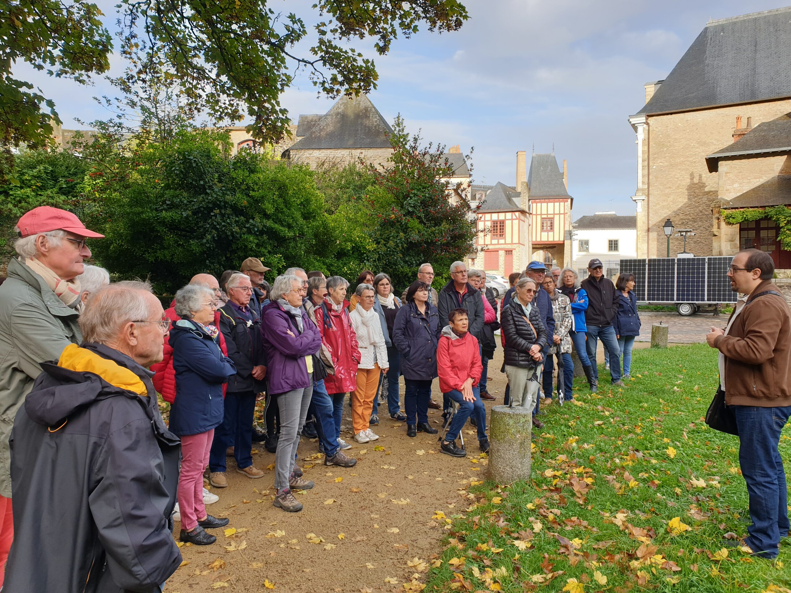Visite guidée du Centre historique de Laval – AFLEC